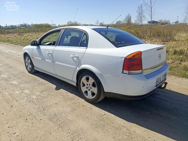 White Opel Vectra 2002 in Klaipeda, with an engine capacity of 2.20 L and mileage of 249 thousand km for 750 €, photo 7 on AUTOMOTO.COM.LV