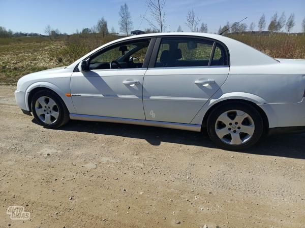 White Opel Vectra 2002 in Klaipeda, with an engine capacity of 2.20 L and mileage of 249 thousand km for 750 €, photo 8 on AUTOMOTO.COM.LV