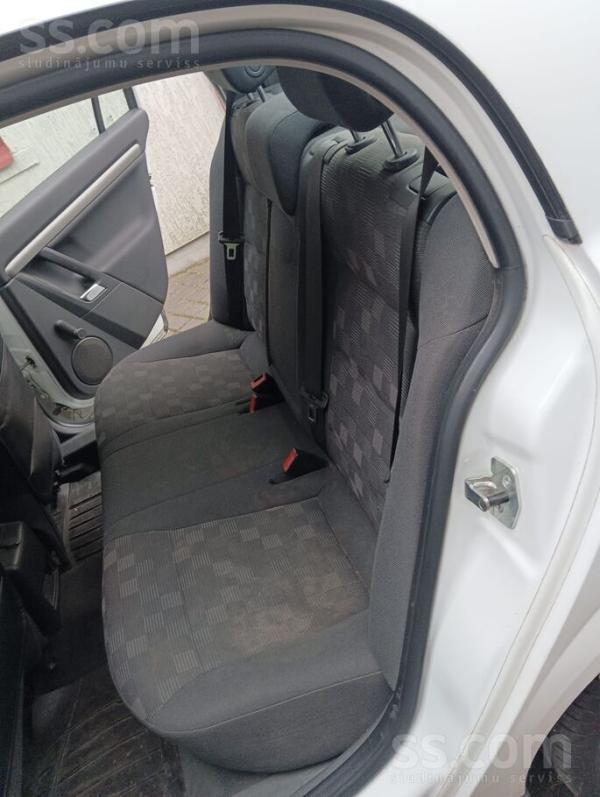 Balts Opel Vectra 2002 Ventspils, ar dzinēja tilpumu 2.20 L un nobraukumu 159 tūkst. km par 1750 €, foto 10 vietnē AUTOMOTO.COM.LV
