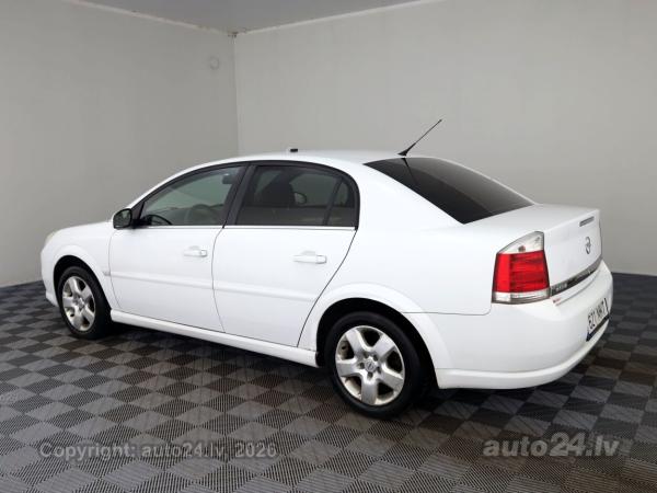 White Opel Vectra 2007 in Tallinn, with an engine capacity of 2.20 L and mileage of 234 thousand km for 1099 €, photo 4 on AUTOMOTO.COM.LV