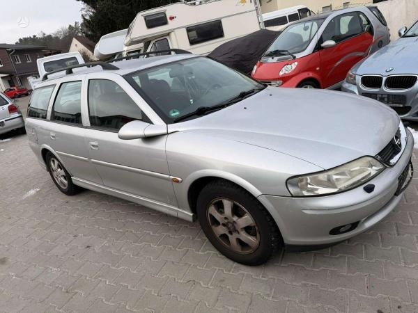 Balts Opel Vectra 2001 Viļņa, ar dzinēja tilpumu 1.80 L un nobraukumu 157 tūkst. km par 1600 €, foto 10 vietnē AUTOMOTO.COM.LV