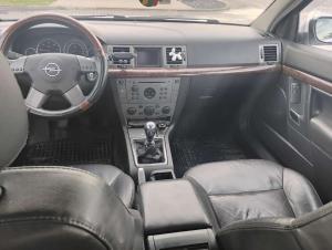 White Opel Vectra 2004 in Kaunas, with an engine capacity of 2.17 L and mileage of 290 thousand km for 900 €, photo 4 on AUTOMOTO.COM.LV