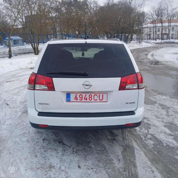 White Opel Vectra 2006 in Alytus, with an engine capacity of 1.91 L and mileage of 397 thousand km for 1950 €, photo 4 on AUTOMOTO.COM.LV