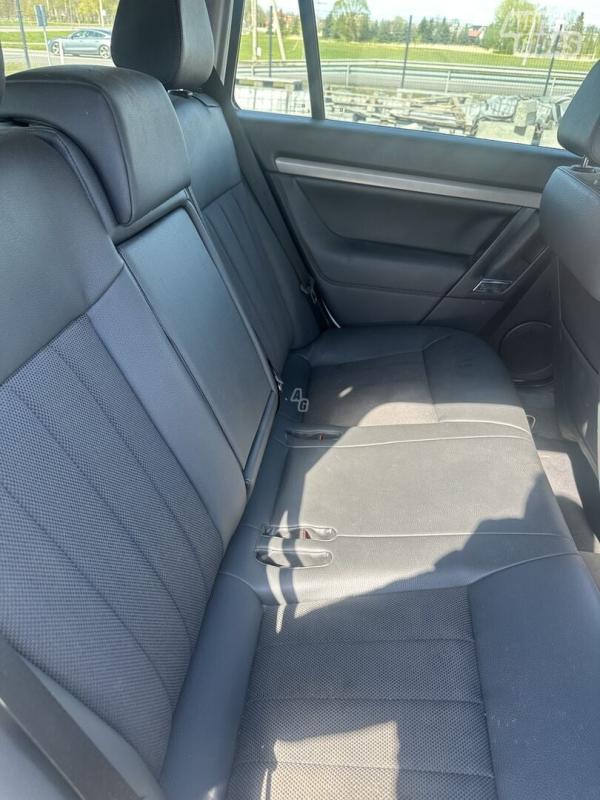 White Opel Vectra 2008 in Kalvarija, with an engine capacity of 1.90 L and mileage of 375 thousand km for 1200 €, photo 10 on AUTOMOTO.COM.LV