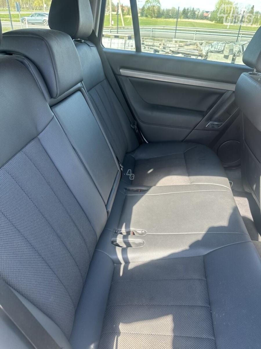 Balts Opel Vectra 2008 Kalvarija, ar dzinēja tilpumu 1.90 L un nobraukumu 375 tūkst. km par 1200 €, foto 11 vietnē AUTOMOTO.COM.LV