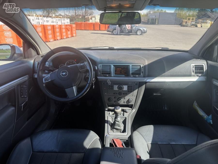 Balts Opel Vectra 2008 Kalvarija, ar dzinēja tilpumu 1.90 L un nobraukumu 375 tūkst. km par 1200 €, foto 10 vietnē AUTOMOTO.COM.LV