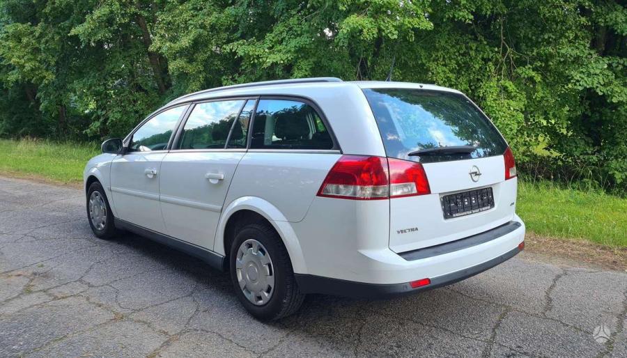 Balts Opel Vectra 2008 Šauļi, ar dzinēja tilpumu 1.91 L un nobraukumu 339 tūkst. km par 1990 €, foto 5 vietnē AUTOMOTO.COM.LV