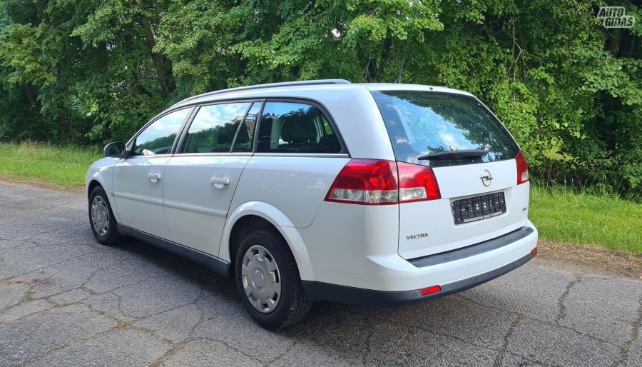 Balts Opel Vectra 2008 Šauļi, ar dzinēja tilpumu 1.90 L un nobraukumu 339 tūkst. km par 1950 €, foto 5 vietnē AUTOMOTO.COM.LV