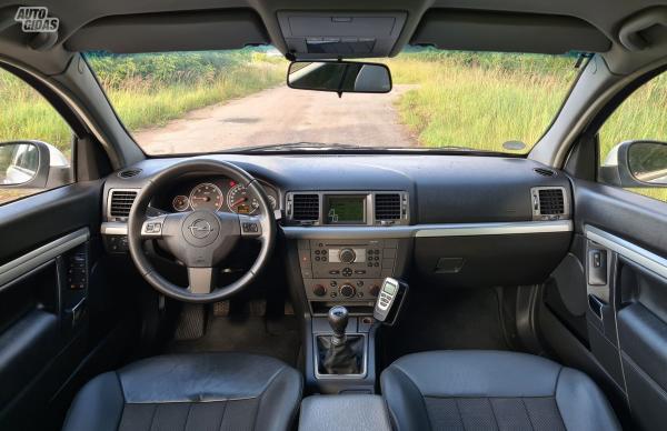 Balts Opel Vectra 2008 Šauļi, ar dzinēja tilpumu 1.90 L un nobraukumu 339 tūkst. km par 1950 €, foto 7 vietnē AUTOMOTO.COM.LV