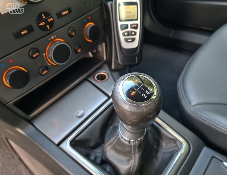 Balts Opel Vectra 2008 Šauļi, ar dzinēja tilpumu 1.90 L un nobraukumu 339 tūkst. km par 1950 €, foto 12 vietnē AUTOMOTO.COM.LV