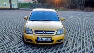 Yellow Opel Vectra 2003 in Cesis, with an engine capacity of 2.20 L and mileage of 414 thousand km for 1450 €, photo 2 on AUTOMOTO.COM.LV