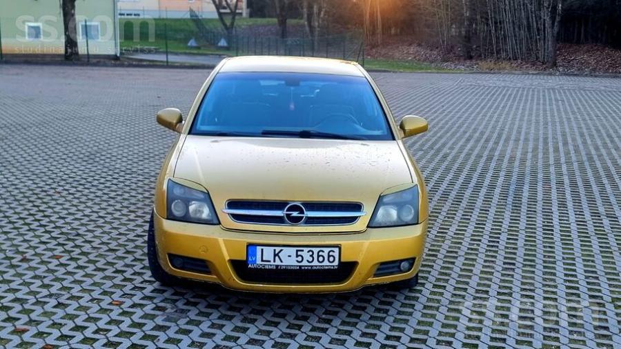 Yellow Opel Vectra 2003 in Cesis, with an engine capacity of 2.20 L and mileage of 414 thousand km for 1450 €, photo 2 on AUTOMOTO.COM.LV