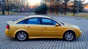 Yellow Opel Vectra 2003 in Cesis, with an engine capacity of 2.20 L and mileage of 414 thousand km for 1450 €, photo 4 on AUTOMOTO.COM.LV