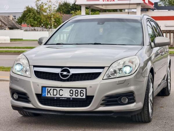 Yellow Opel Vectra 2006 in Siauliai, with an engine capacity of 1.91 L and mileage of 277 thousand km for 2250 €, photo 6 on AUTOMOTO.COM.LV