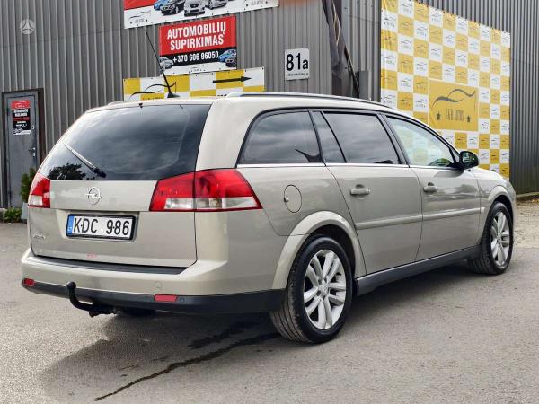Yellow Opel Vectra 2006 in Siauliai, with an engine capacity of 1.91 L and mileage of 277 thousand km for 2250 €, photo 10 on AUTOMOTO.COM.LV