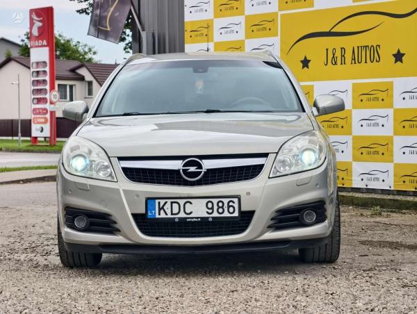 Opel Vectra 2006 in Siauliai on AUTOMOTO.COM.LV Yellow Opel Vectra 2006 in Siauliai, with an engine capacity of 1.91 L and mileage of 277 thousand km for 2250 €, photo 4 on AUTOMOTO.COM.LV