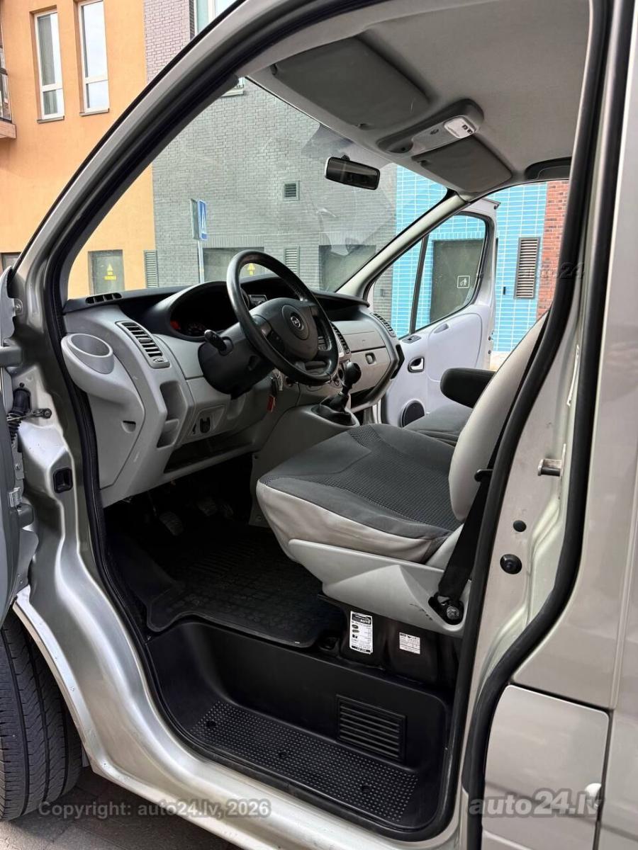 Smilšu krāsa Opel Vivaro 2012 Tallina, ar dzinēja tilpumu 2.00 L un nobraukumu 352 tūkst. km par 8999 €, foto 23 vietnē AUTOMOTO.COM.LV