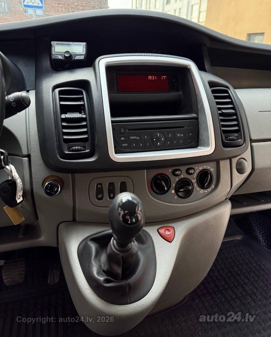 Smilšu krāsa Opel Vivaro 2012 Tallina, ar dzinēja tilpumu 2.00 L un nobraukumu 352 tūkst. km par 8999 €, foto 25 vietnē AUTOMOTO.COM.LV