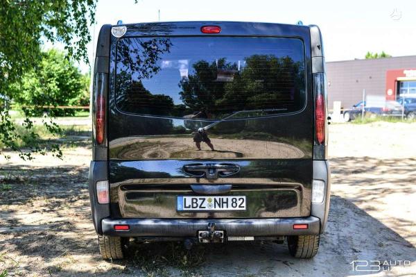 Black Opel Vivaro 2004 in Kretinga, with an engine capacity of 1.90 L and mileage of 291 thousand km for 6950 €, photo 6 on AUTOMOTO.COM.LV
