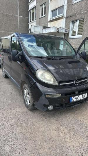 Melns Opel Vivaro 2004 Kaišiadorys, ar dzinēja tilpumu 2.46 L un nobraukumu 700 tūkst. km par 1500 €, foto  vietnē AUTOMOTO.COM.LV