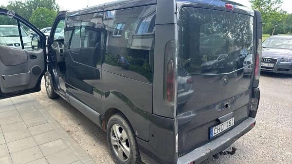 Black Opel Vivaro 2004 in Kaisiadorys, with an engine capacity of 2.46 L and mileage of 700 thousand km for 1500 €, photo 3 on AUTOMOTO.COM.LV