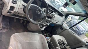 Black Opel Vivaro 2004 in Kaisiadorys, with an engine capacity of 2.46 L and mileage of 700 thousand km for 1500 €, photo 5 on AUTOMOTO.COM.LV