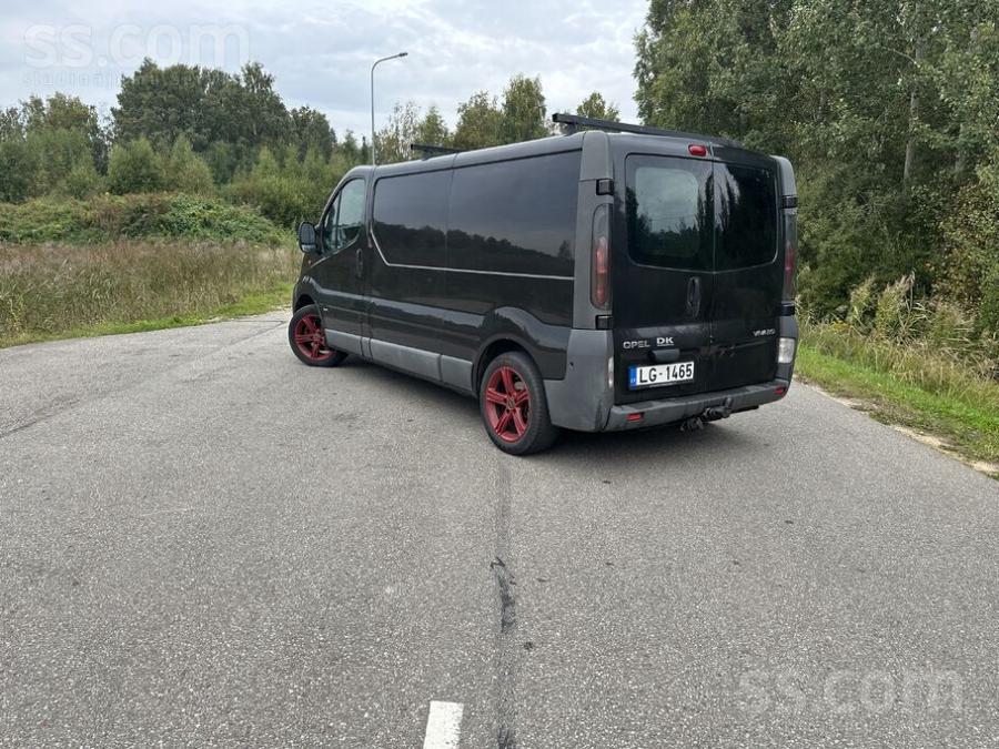 Black Opel Vivaro 2004 in Tukums, with an engine capacity of 1.90 L and mileage of 332 thousand km for 3300 €, photo 4 on AUTOMOTO.COM.LV