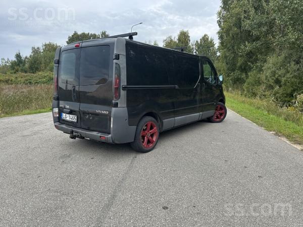 Opel Vivaro 2004 in Tukums on AUTOMOTO.COM.LV Black Opel Vivaro 2004 in Tukums, with an engine capacity of 1.90 L and mileage of 332 thousand km for 3300 €, photo 5 on AUTOMOTO.COM.LV