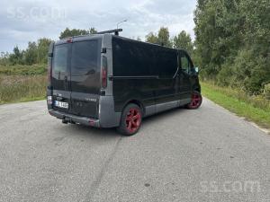 Black Opel Vivaro 2004 in Tukums, with an engine capacity of 1.90 L and mileage of 332 thousand km for 3300 €, photo 5 on AUTOMOTO.COM.LV