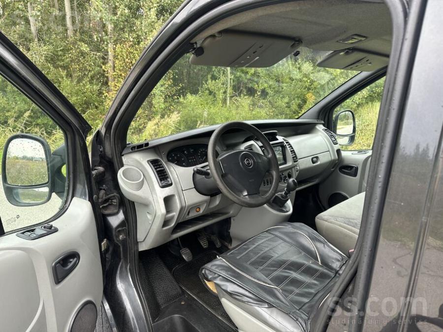 Black Opel Vivaro 2004 in Tukums, with an engine capacity of 1.90 L and mileage of 332 thousand km for 3300 €, photo 6 on AUTOMOTO.COM.LV