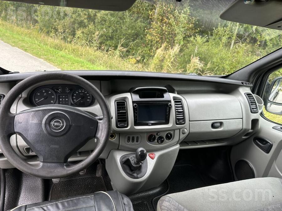 Black Opel Vivaro 2004 in Tukums, with an engine capacity of 1.90 L and mileage of 332 thousand km for 3300 €, photo 7 on AUTOMOTO.COM.LV