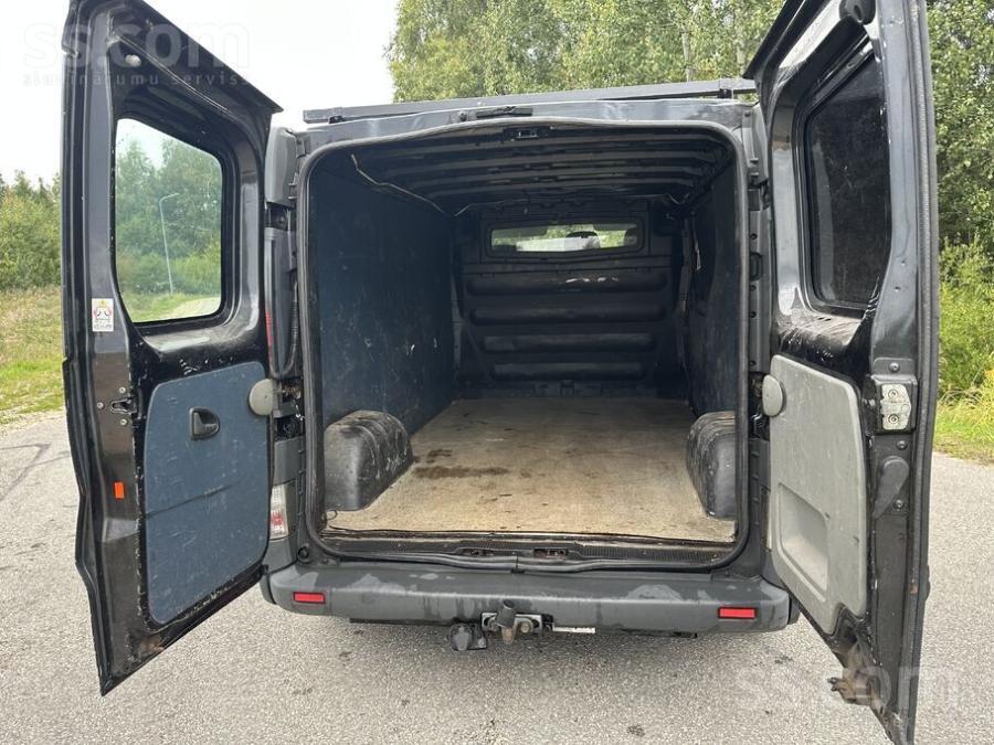 Black Opel Vivaro 2004 in Tukums, with an engine capacity of 1.90 L and mileage of 332 thousand km for 3300 €, photo 8 on AUTOMOTO.COM.LV