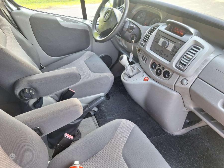 Melns Opel Vivaro 2007 Kelmė, ar dzinēja tilpumu 2.00 L un nobraukumu 306 tūkst. km par 5800 €, foto 8 vietnē AUTOMOTO.COM.LV