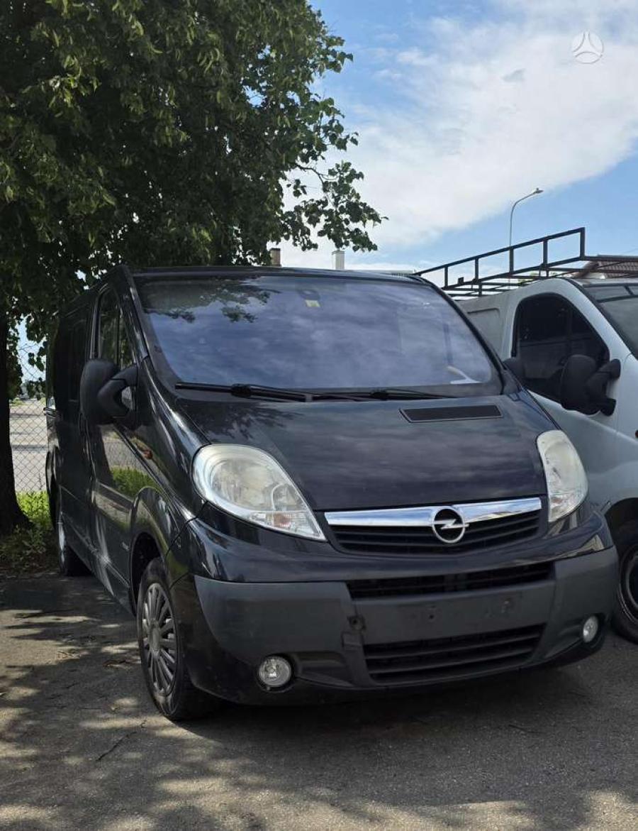 Black Opel Vivaro 2008 in Panevezys, with an engine capacity of 2.46 L and mileage of 266 thousand km for 2500 €, photo 1 on AUTOMOTO.COM.LV