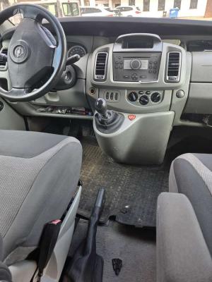 Black Opel Vivaro 2008 in Panevezys, with an engine capacity of 2.46 L and mileage of 266 thousand km for 2500 €, photo 4 on AUTOMOTO.COM.LV