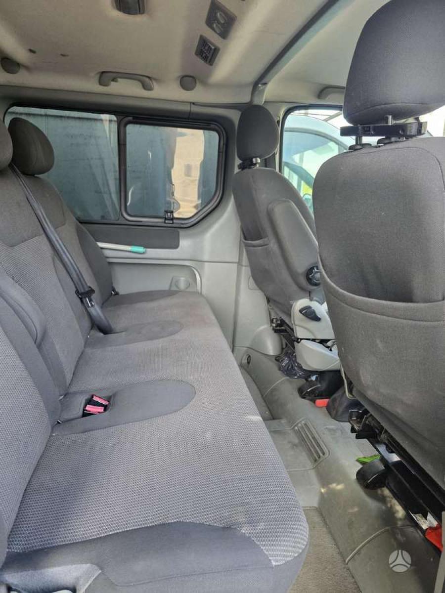 Black Opel Vivaro 2008 in Panevezys, with an engine capacity of 2.46 L and mileage of 266 thousand km for 2500 €, photo 6 on AUTOMOTO.COM.LV