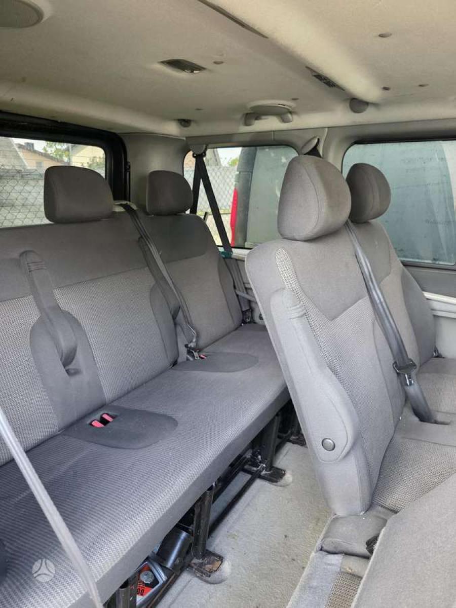 Black Opel Vivaro 2008 in Panevezys, with an engine capacity of 2.46 L and mileage of 266 thousand km for 2500 €, photo 7 on AUTOMOTO.COM.LV