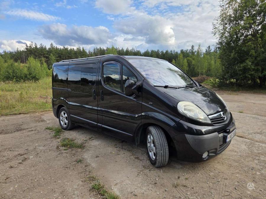 Black Opel Vivaro 2008 in Vilnius, with an engine capacity of 2.46 L and mileage of 306 thousand km for 9500 €, photo 1 on AUTOMOTO.COM.LV