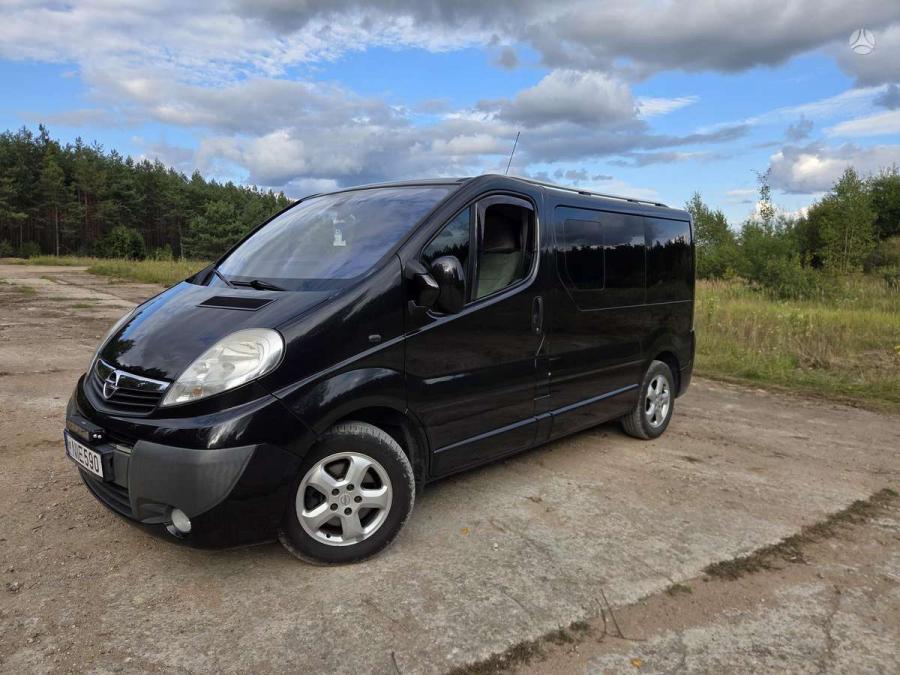 Black Opel Vivaro 2008 in Vilnius, with an engine capacity of 2.46 L and mileage of 306 thousand km for 9500 €, photo 4 on AUTOMOTO.COM.LV
