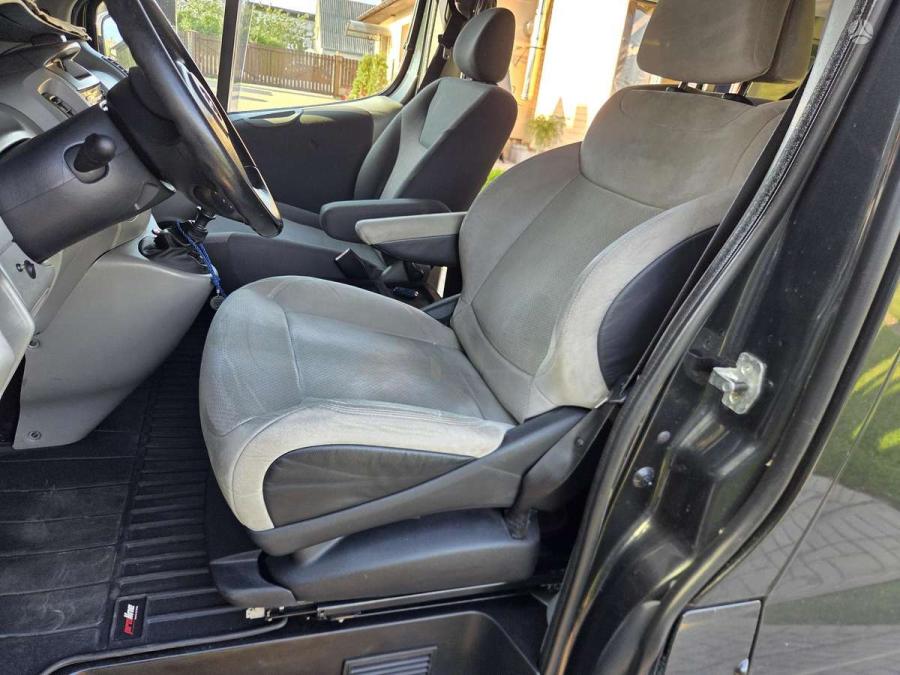 Black Opel Vivaro 2008 in Vilnius, with an engine capacity of 2.46 L and mileage of 306 thousand km for 9500 €, photo 13 on AUTOMOTO.COM.LV