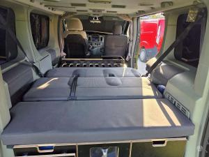 Black Opel Vivaro 2008 in Vilnius, with an engine capacity of 2.46 L and mileage of 306 thousand km for 9500 €, photo 14 on AUTOMOTO.COM.LV