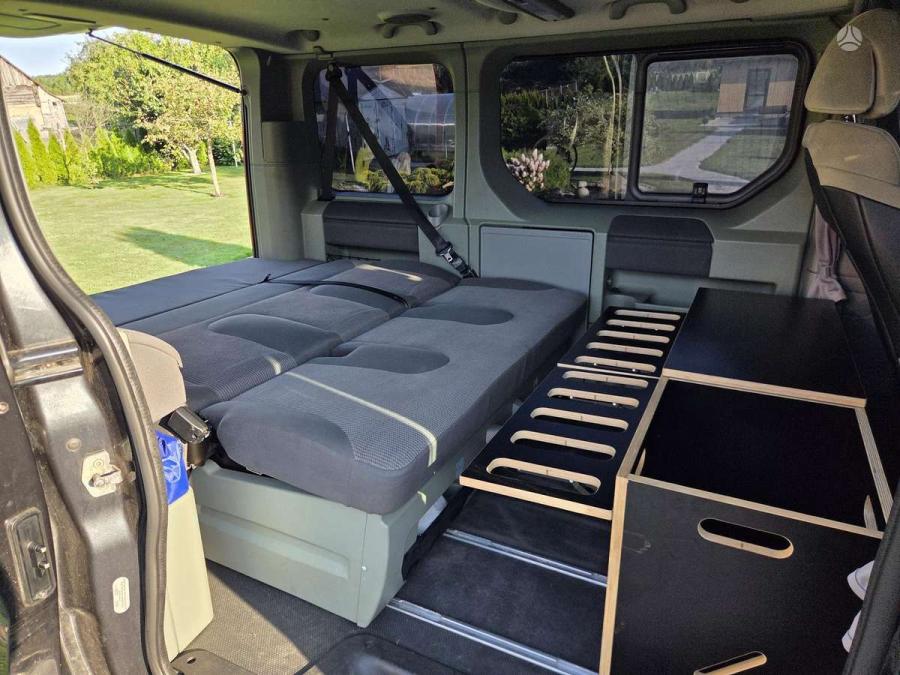 Black Opel Vivaro 2008 in Vilnius, with an engine capacity of 2.46 L and mileage of 306 thousand km for 9500 €, photo 15 on AUTOMOTO.COM.LV