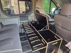 Black Opel Vivaro 2008 in Vilnius, with an engine capacity of 2.46 L and mileage of 306 thousand km for 9500 €, photo 17 on AUTOMOTO.COM.LV