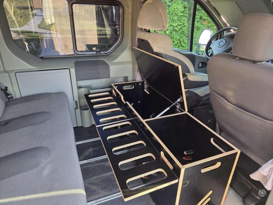 Black Opel Vivaro 2008 in Vilnius, with an engine capacity of 2.46 L and mileage of 306 thousand km for 9500 €, photo 17 on AUTOMOTO.COM.LV