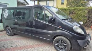 Black Opel Vivaro 2011 in Vilnius, with an engine capacity of 2.46 L and mileage of 403 thousand km for 7000 €, photo 2 on AUTOMOTO.COM.LV