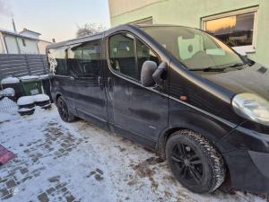 Black Opel Vivaro 2011 in Vilnius, with an engine capacity of 2.46 L and mileage of 403 thousand km for 7000 €, photo 12 on AUTOMOTO.COM.LV