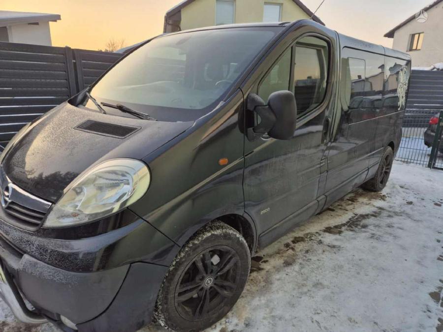 Black Opel Vivaro 2011 in Vilnius, with an engine capacity of 2.46 L and mileage of 403 thousand km for 7000 €, photo 13 on AUTOMOTO.COM.LV