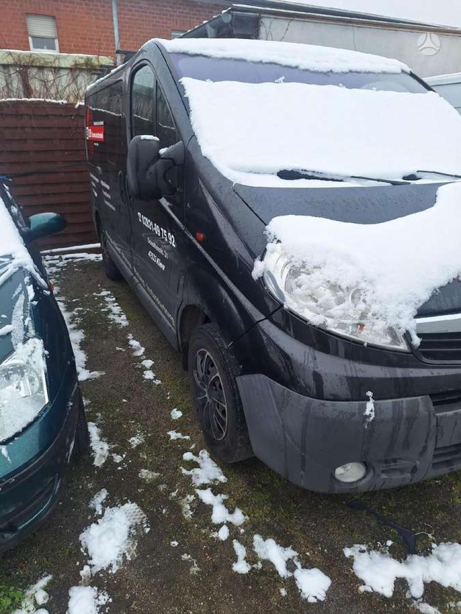 Black Opel Vivaro 2011 in Jurbarkas, with an engine capacity of 2.00 L and mileage of 280 thousand km for 6499 €, photo 3 on AUTOMOTO.COM.LV