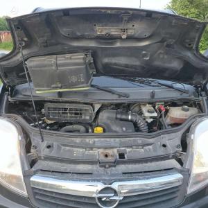 Black Opel Vivaro 2011 in Ukmerge, with an engine capacity of 2.00 L and mileage of 190 thousand km for 2100 €, photo 4 on AUTOMOTO.COM.LV