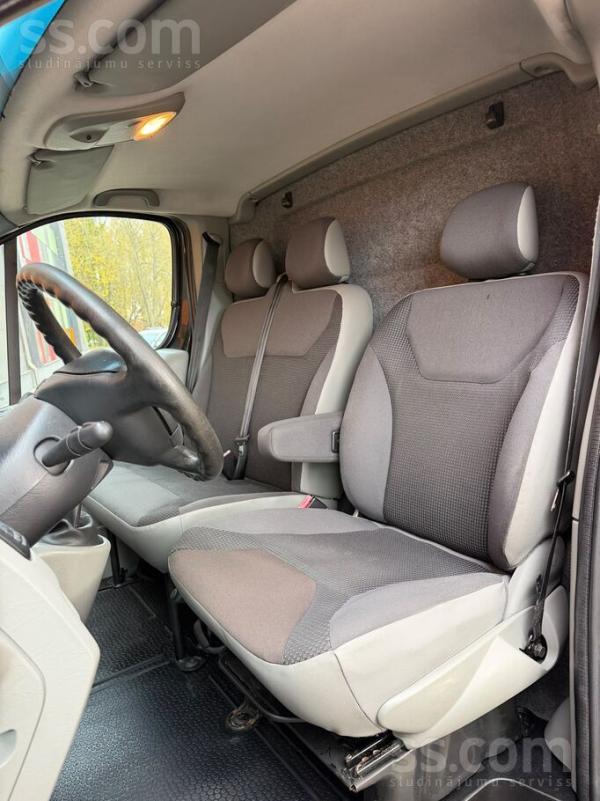 Opel Vivaro 2011 in Riga on AUTOMOTO.COM.LV Black Opel Vivaro 2011 in Riga, with an engine capacity of 2.00 L and mileage of 193 thousand km for 7150 €, photo 7 on AUTOMOTO.COM.LV
